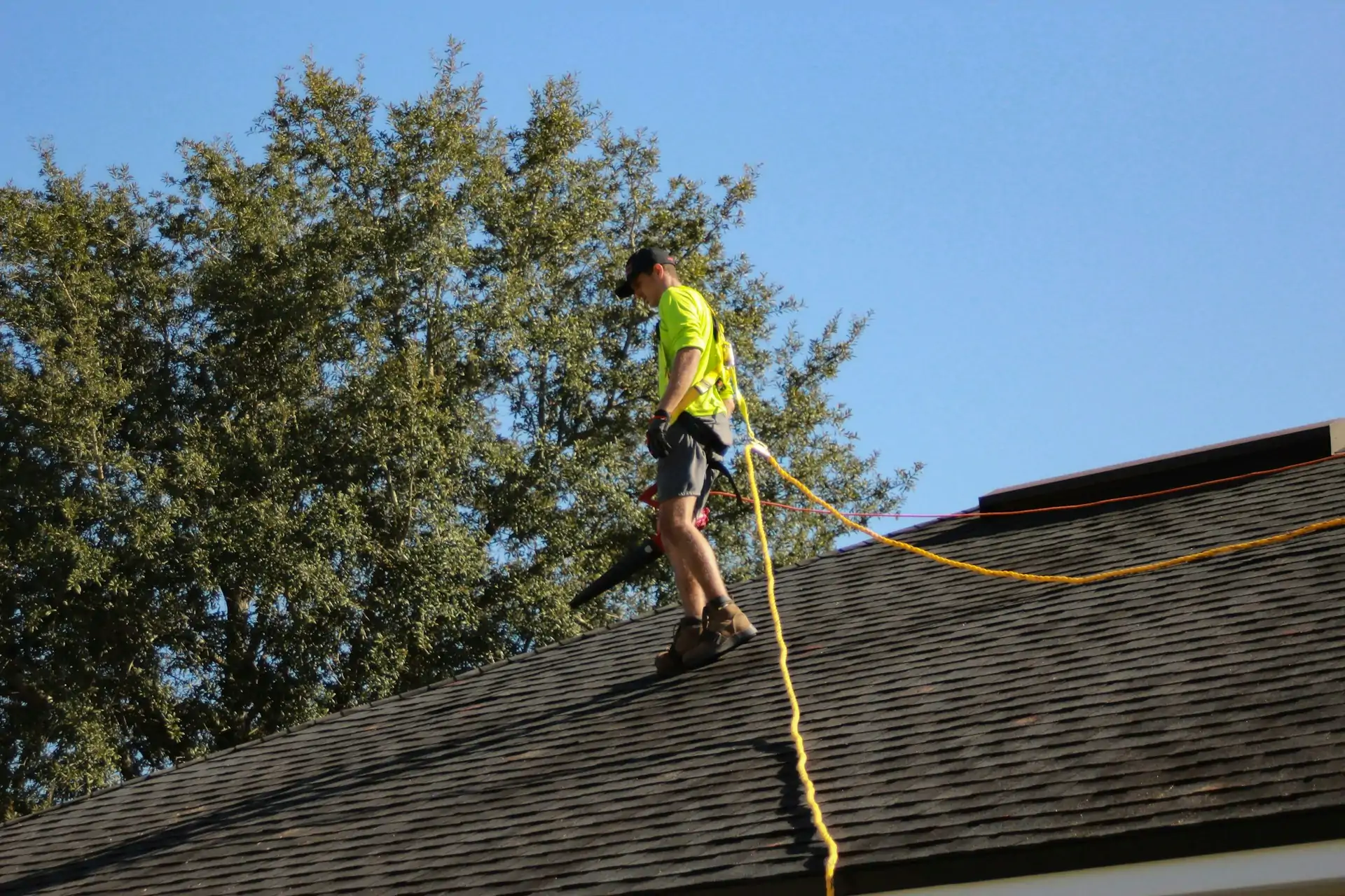 Washing roofs | Guide to a clean and durable roof all year round